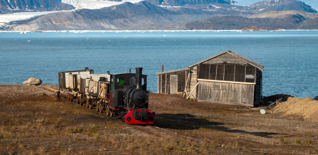 Norwegian general visits demilitarized Svalbard Peninsula - The Watch