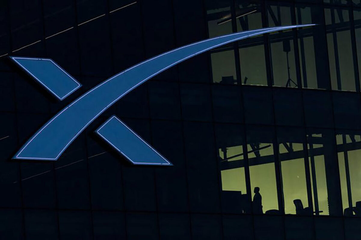 SpaceX wins contract to develop military space data network - The Watch